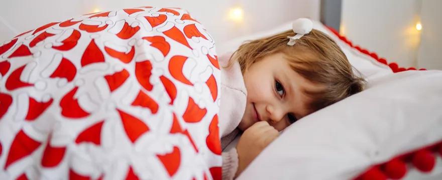 Nocne poty – dlaczego dziecko poci się w nocy? - Artykuł - Familie.pl